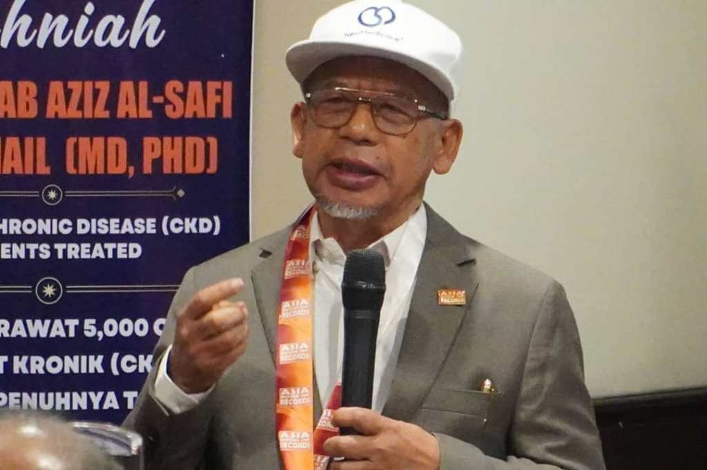 Profesor Dr Ab Aziz Al Safi diiktiraf penerima Sijil Asia Book Of Records, bantu pesakit buah ...